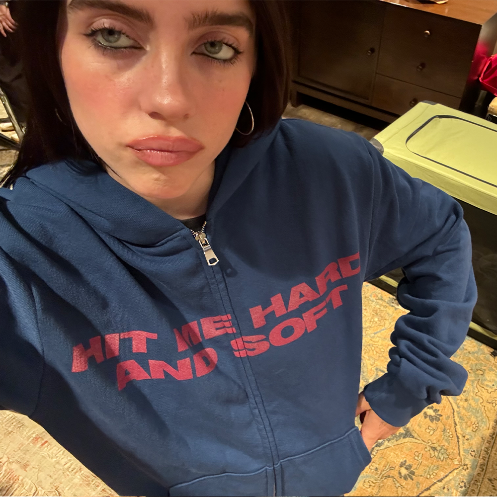 Hoodie Bleu et Rouge Zippé – Store Billie Eilish